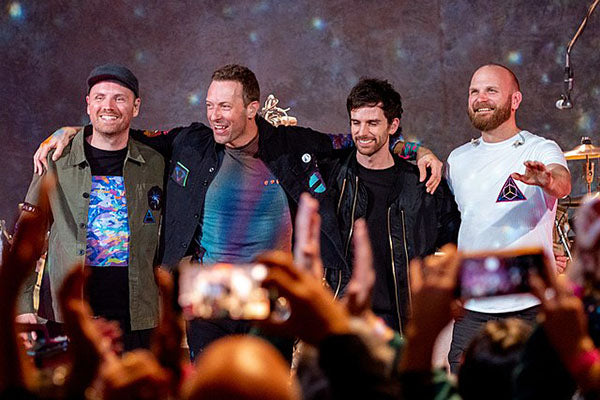 Music Friday: Coldplay Sings About Digging for Gold in 2009's 'The Gol ...